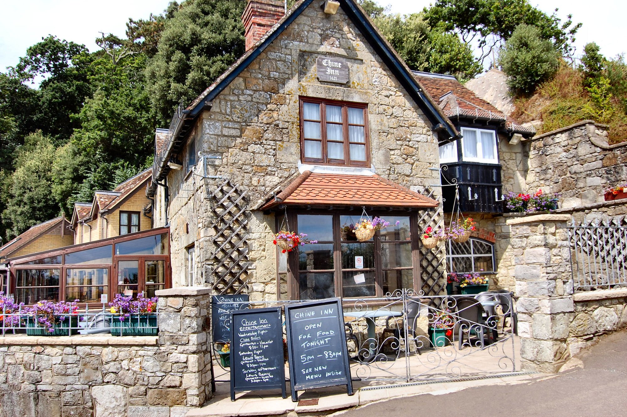 Solve Shanklin, Isle of Wight, England jigsaw puzzle online with 600 pieces