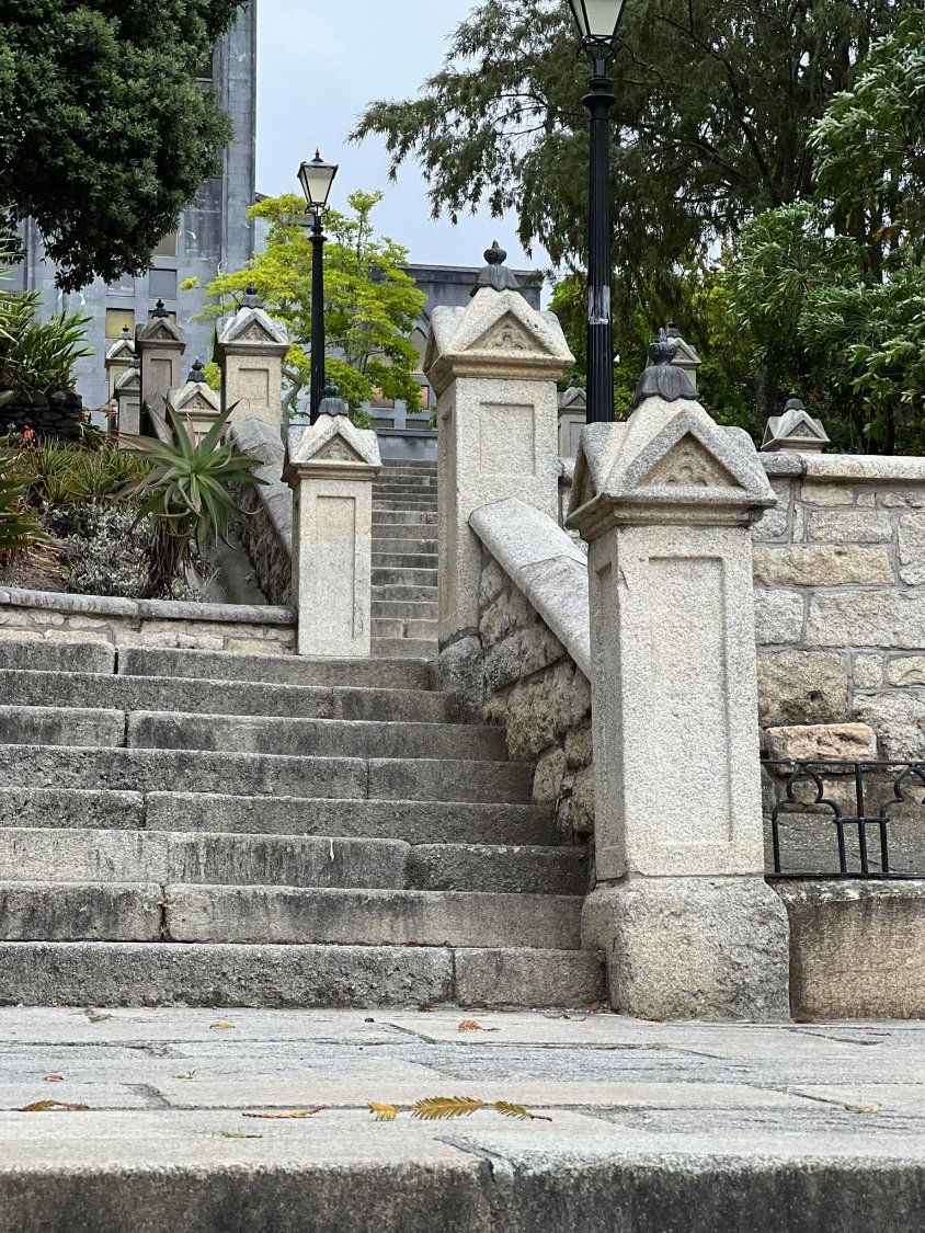 Solve Cathedral steps, Nelson jigsaw puzzle online with 12 pieces