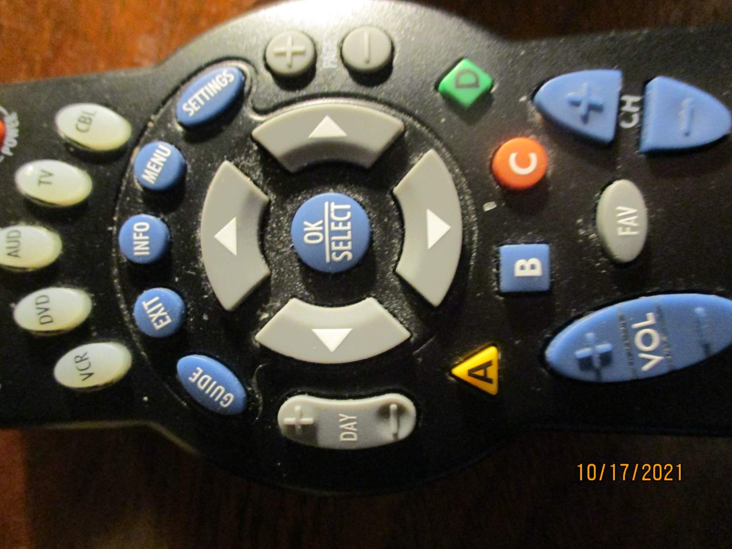 Solve TV Clicker jigsaw puzzle online with 80 pieces