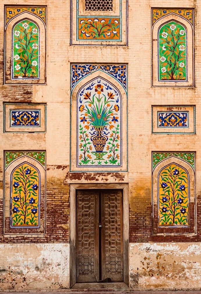 Solve Moroccan mosaics jigsaw puzzle online with 140 pieces