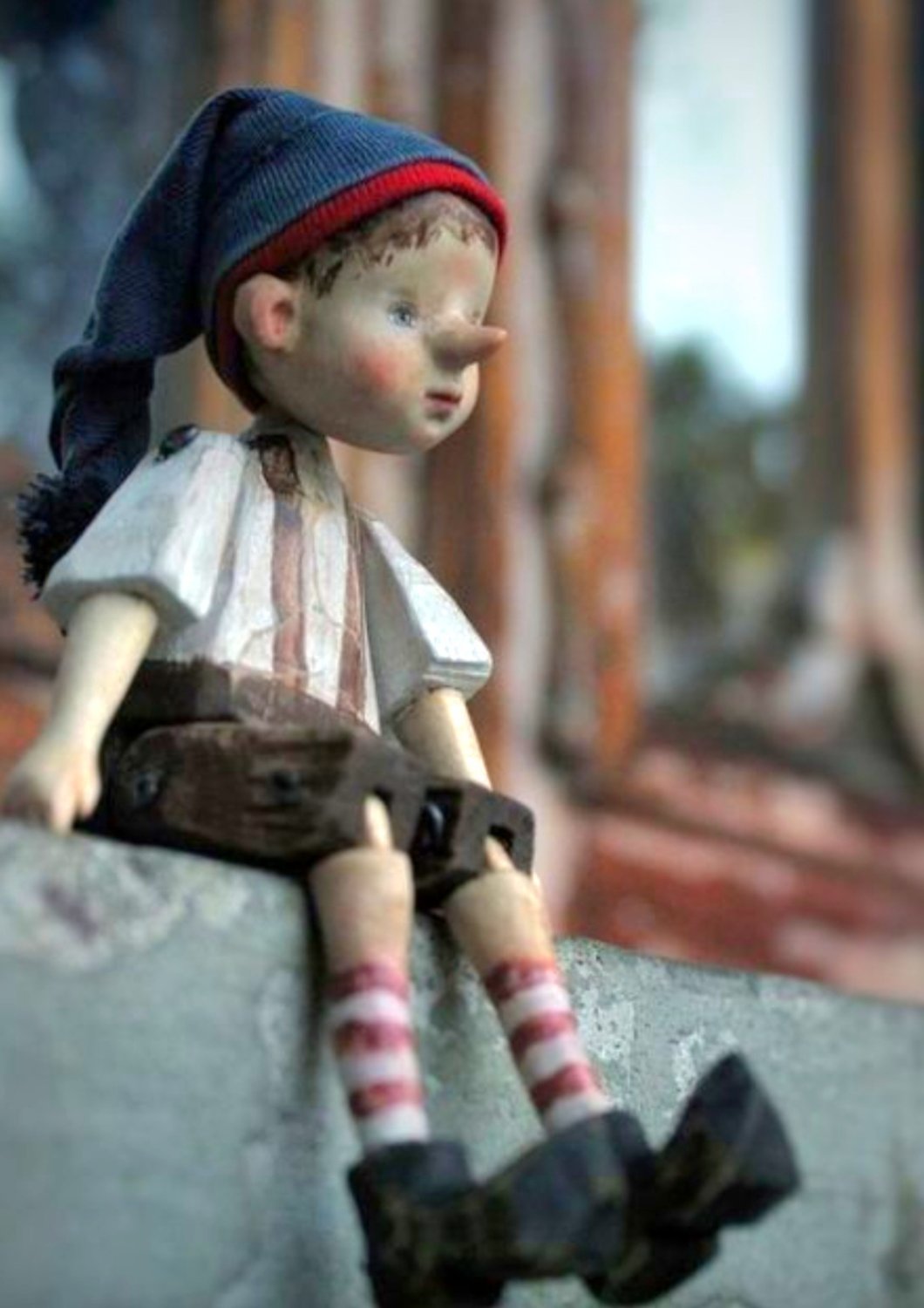 Solve Pinocchio jigsaw puzzle online with 70 pieces