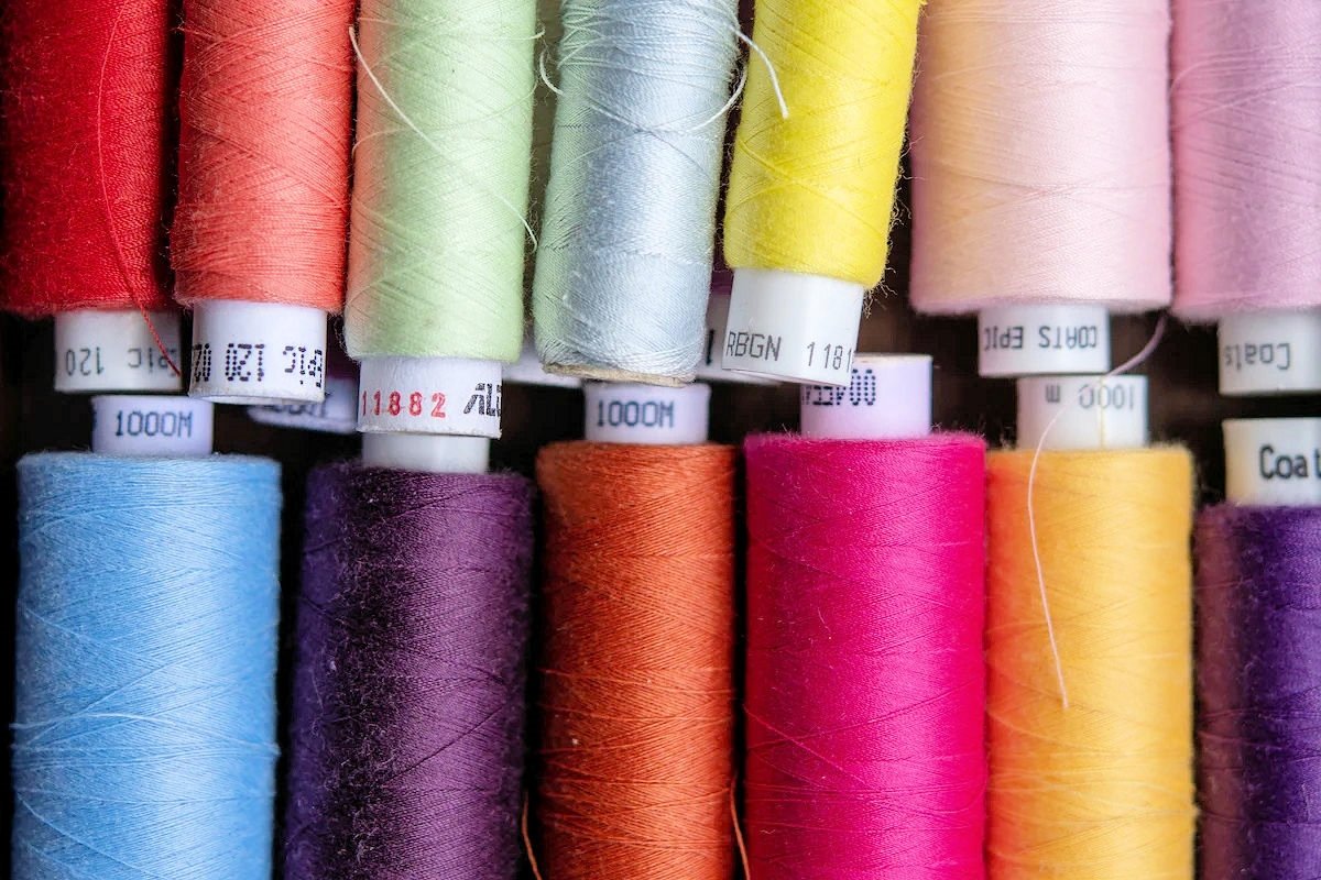 Solve Spools of Thread, resizable 12 to 280 pieces jigsaw puzzle online ...