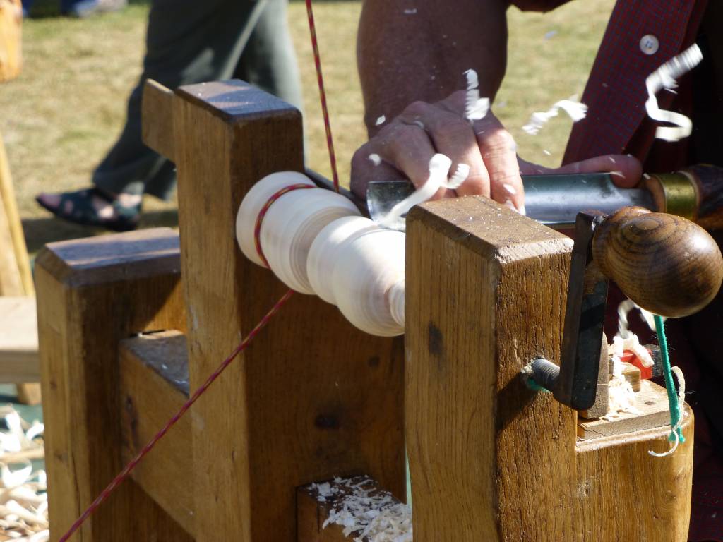 Solve Pole lathe jigsaw puzzle online with 300 pieces