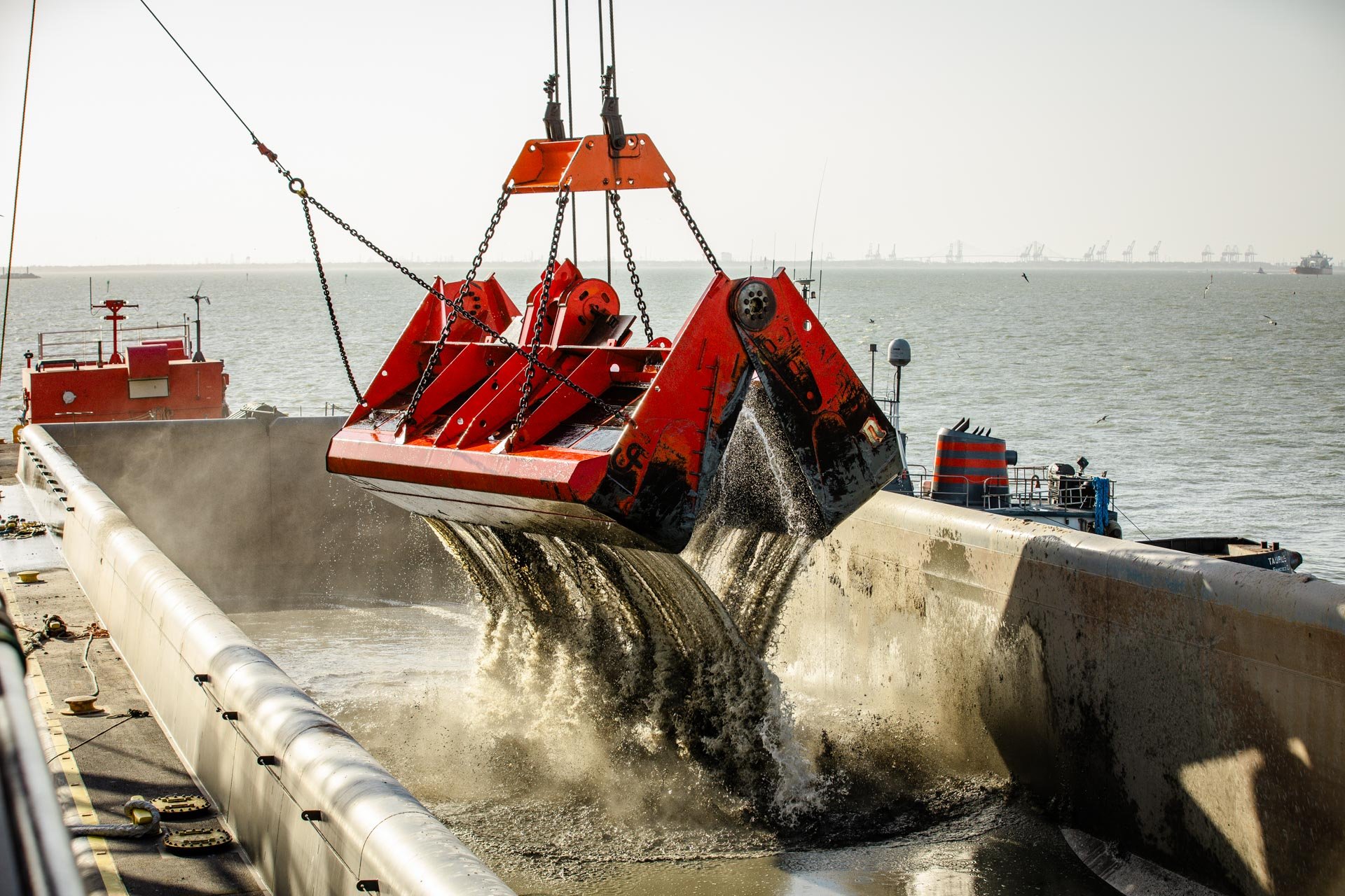 Solve DB Avalon Clamshell jigsaw puzzle online with 70 pieces