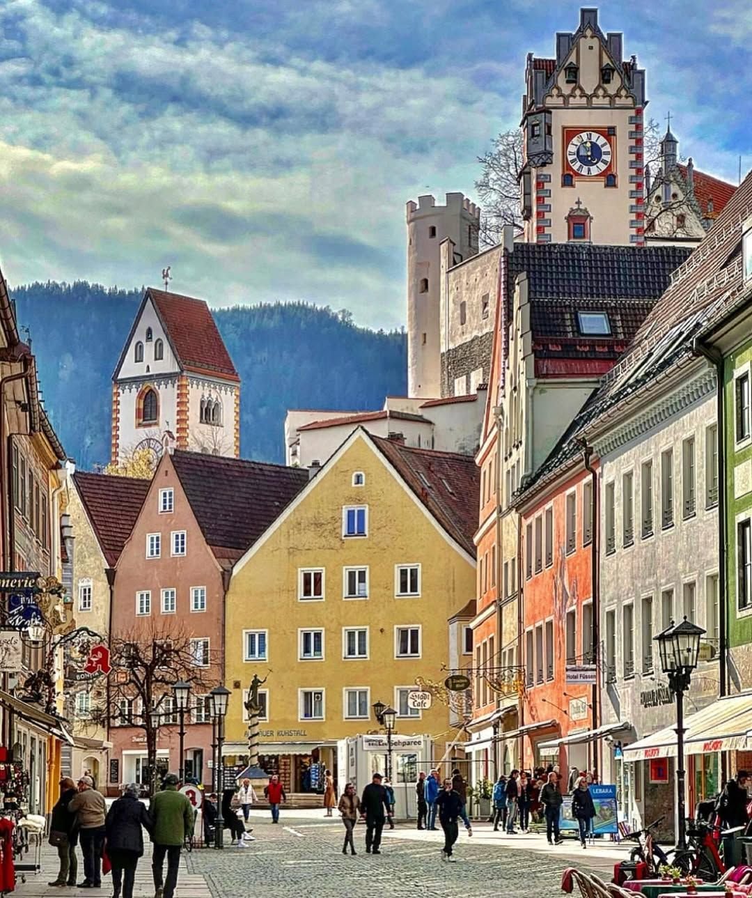 Solve Füssen im Allgäu, Germany 🇩🇪 jigsaw puzzle online with 99 pieces