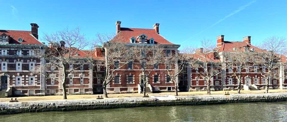 Jigsaw Puzzle | 60 pieces | Close-up View of Ellis Island | Jigidi