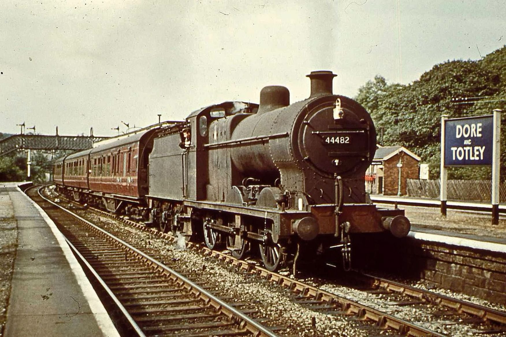 Solve LMS Class 4F 0-6-0 44482 at Dore and Totley. jigsaw puzzle online ...