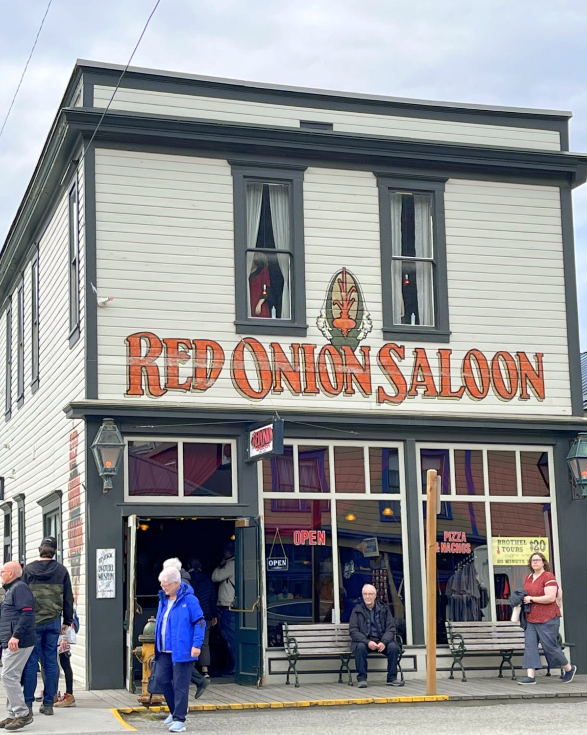 Solve Red Onion Saloon jigsaw puzzle online with 99 pieces