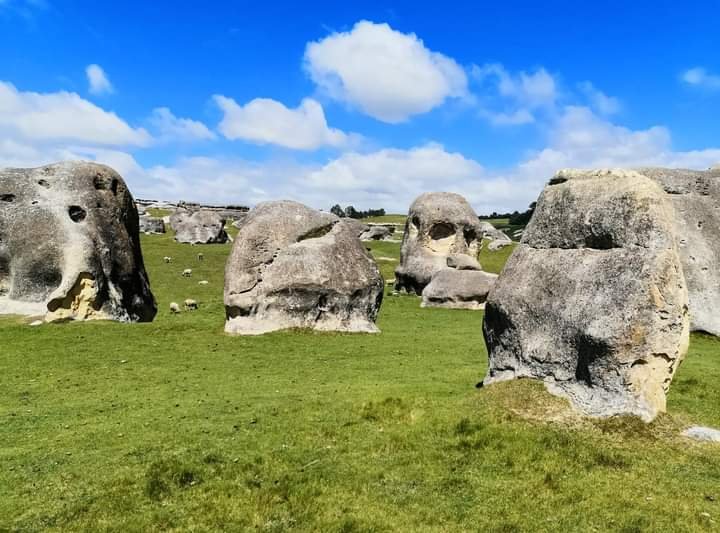 Solve Elephant rocks at Duntroon, Waitaki jigsaw puzzle online with 20 ...