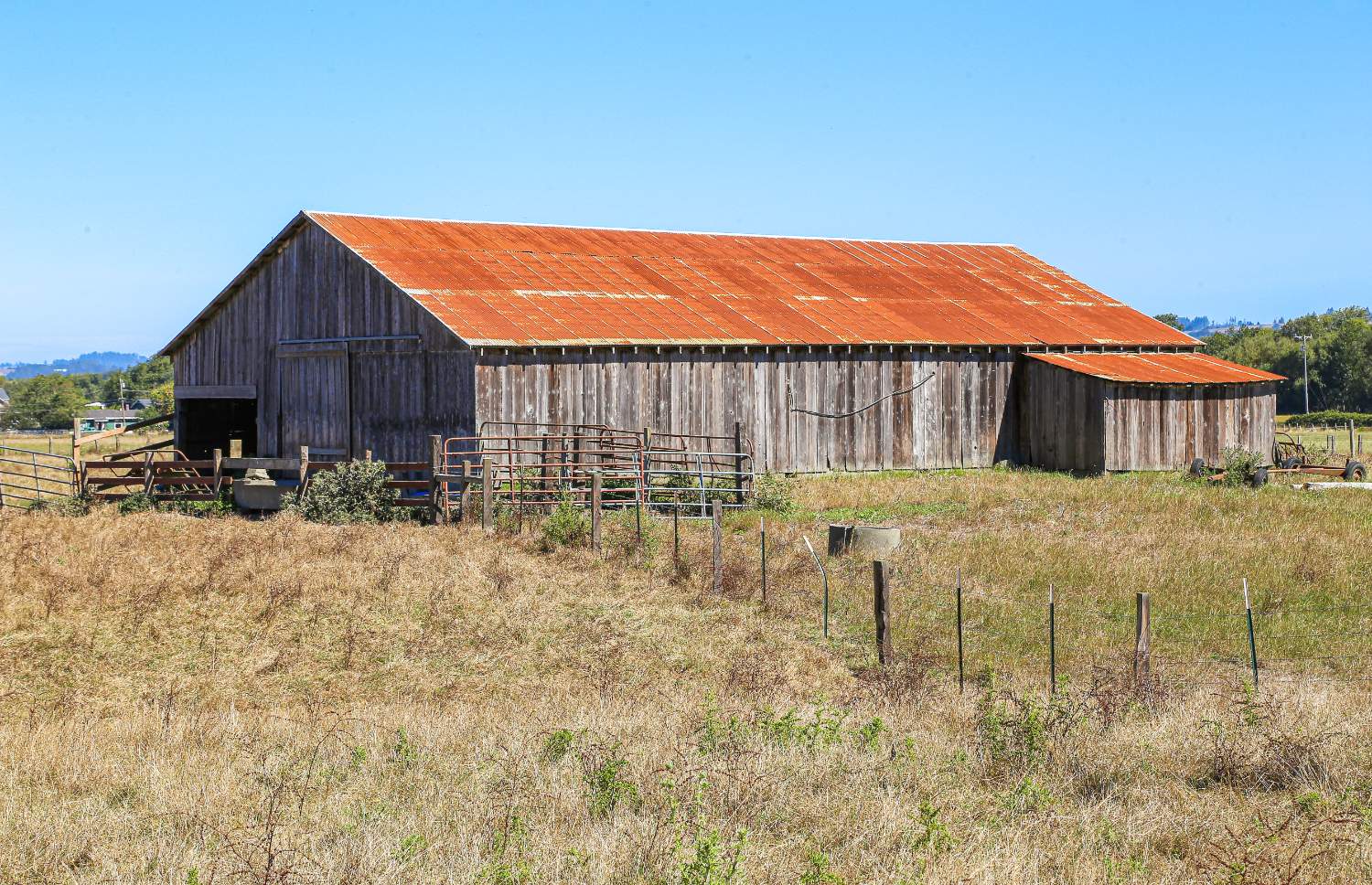 Solve FERNDALE BARN jigsaw puzzle online with 96 pieces