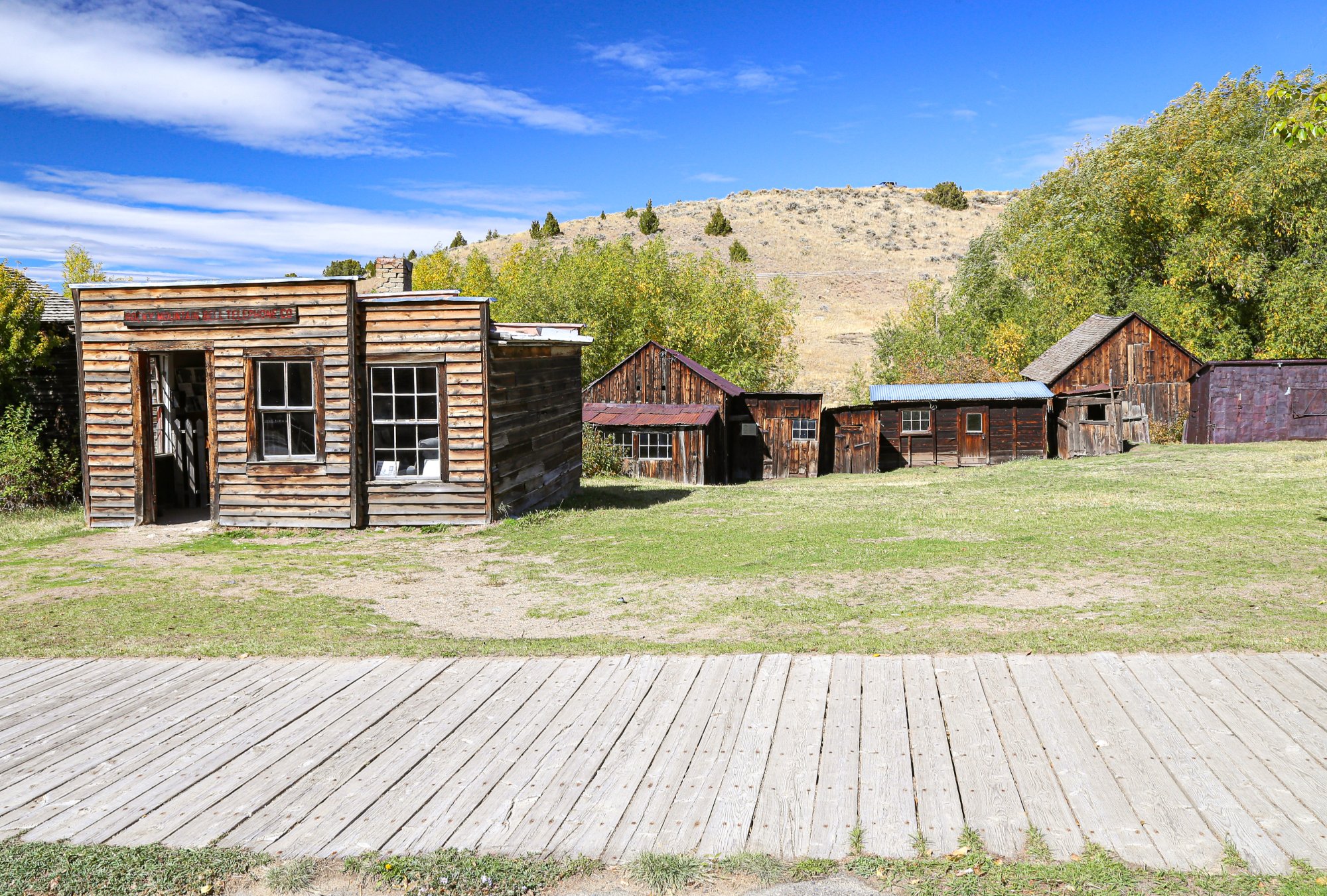 Solve VIRGINIA CITY SCENE TWO jigsaw puzzle online with 96 pieces