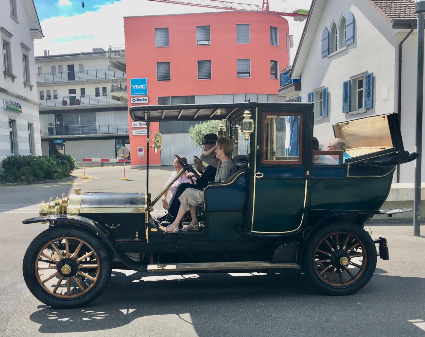 Solve Old Timer jigsaw puzzle online with 99 pieces