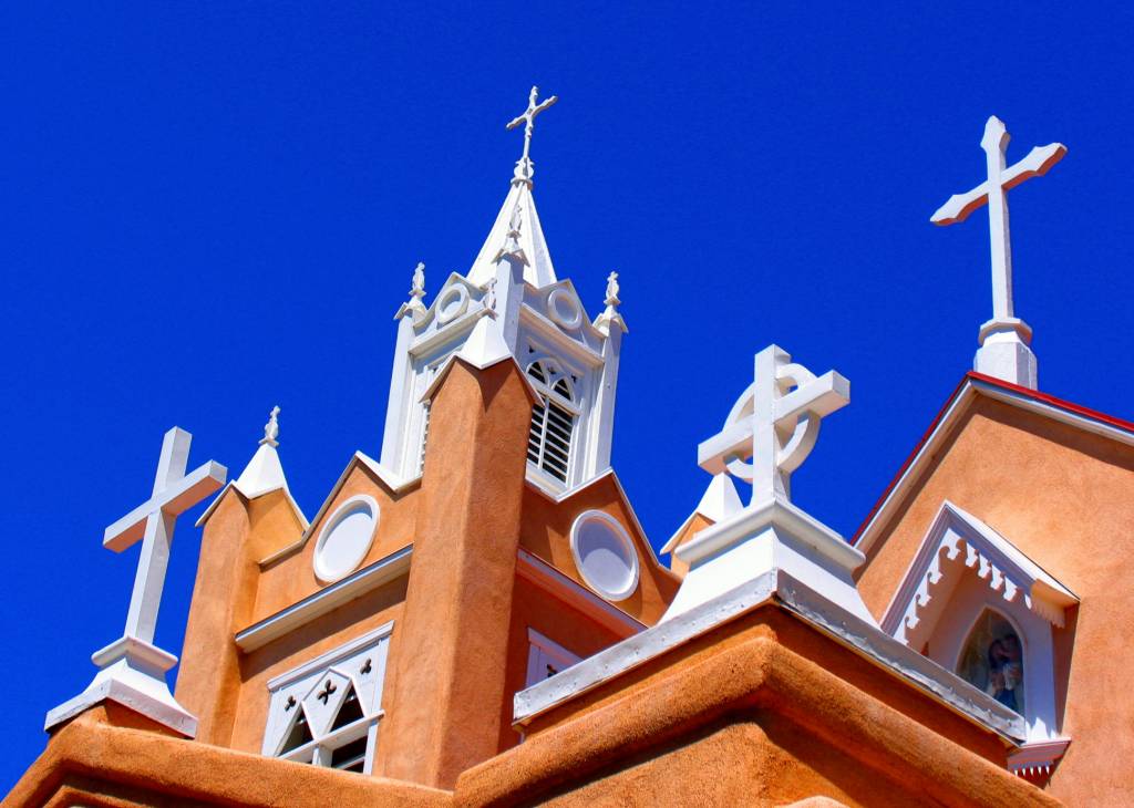 Solve Albuquerque Steeples jigsaw puzzle online with 117 pieces