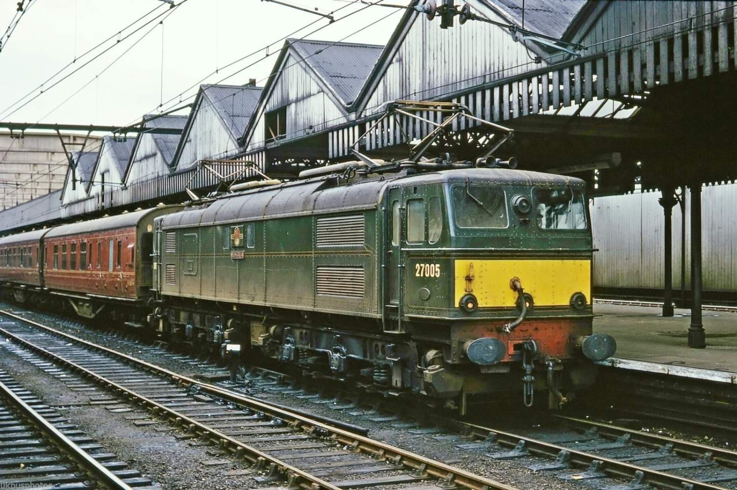 Solve BR Class 77, (EM2), 1.5 kV DC 27005 Minerva at Sheffield Victoria ...