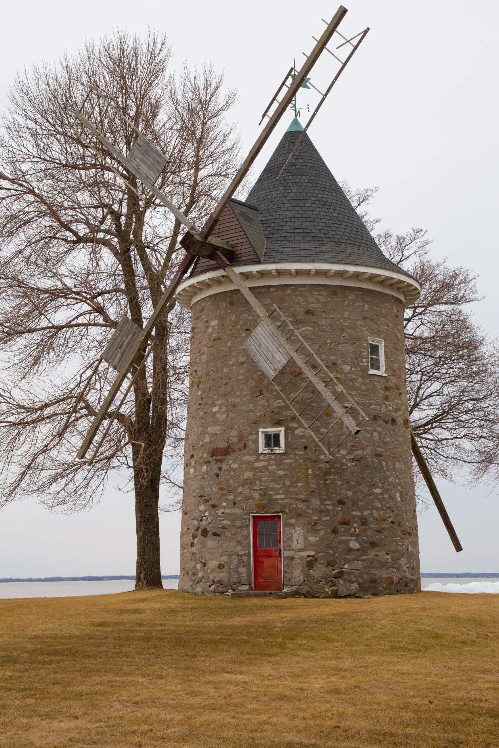 Solve Pointe-Claire windmill/Moulin à vent de Pointe-Claire jigsaw ...
