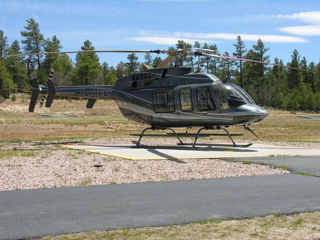 Solve Helicopter jigsaw puzzle online with 117 pieces