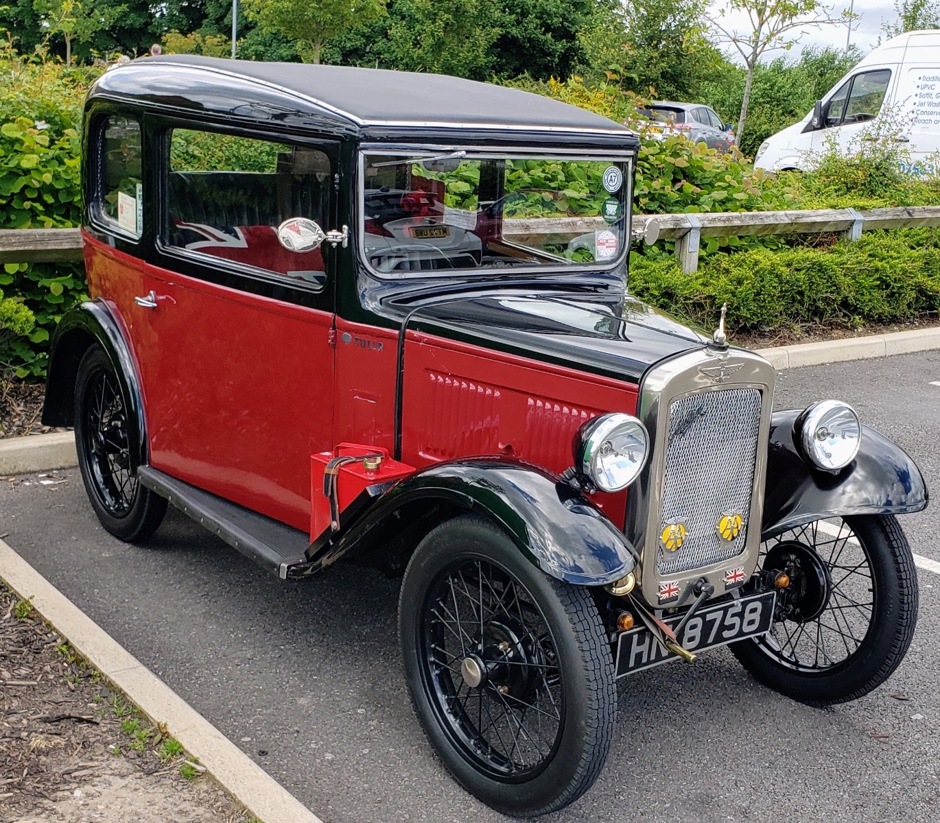 Solve Vintage Car jigsaw puzzle online with 42 pieces