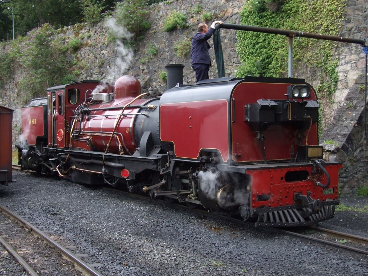 Solve WHR NGG16 Garratt 138 at Caernarfon, 2011. jigsaw puzzle online ...