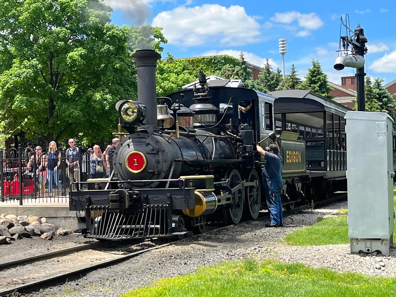 Solve "Edison" steam locomotive jigsaw puzzle online with 252 pieces
