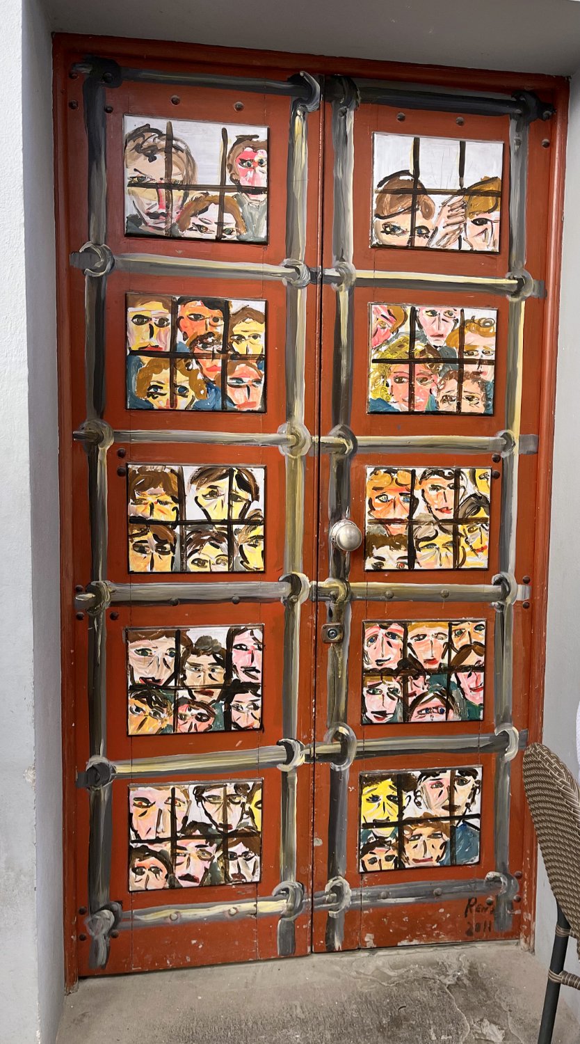 Solve Door jigsaw puzzle online with 84 pieces