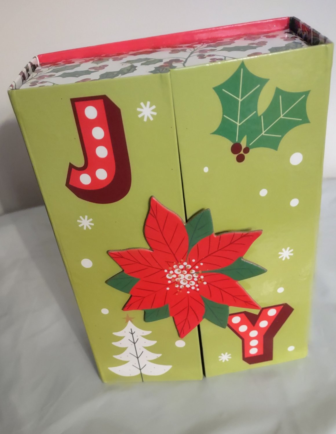 Solve Decorating for Christmas (#4) jigsaw puzzle online with 63 pieces