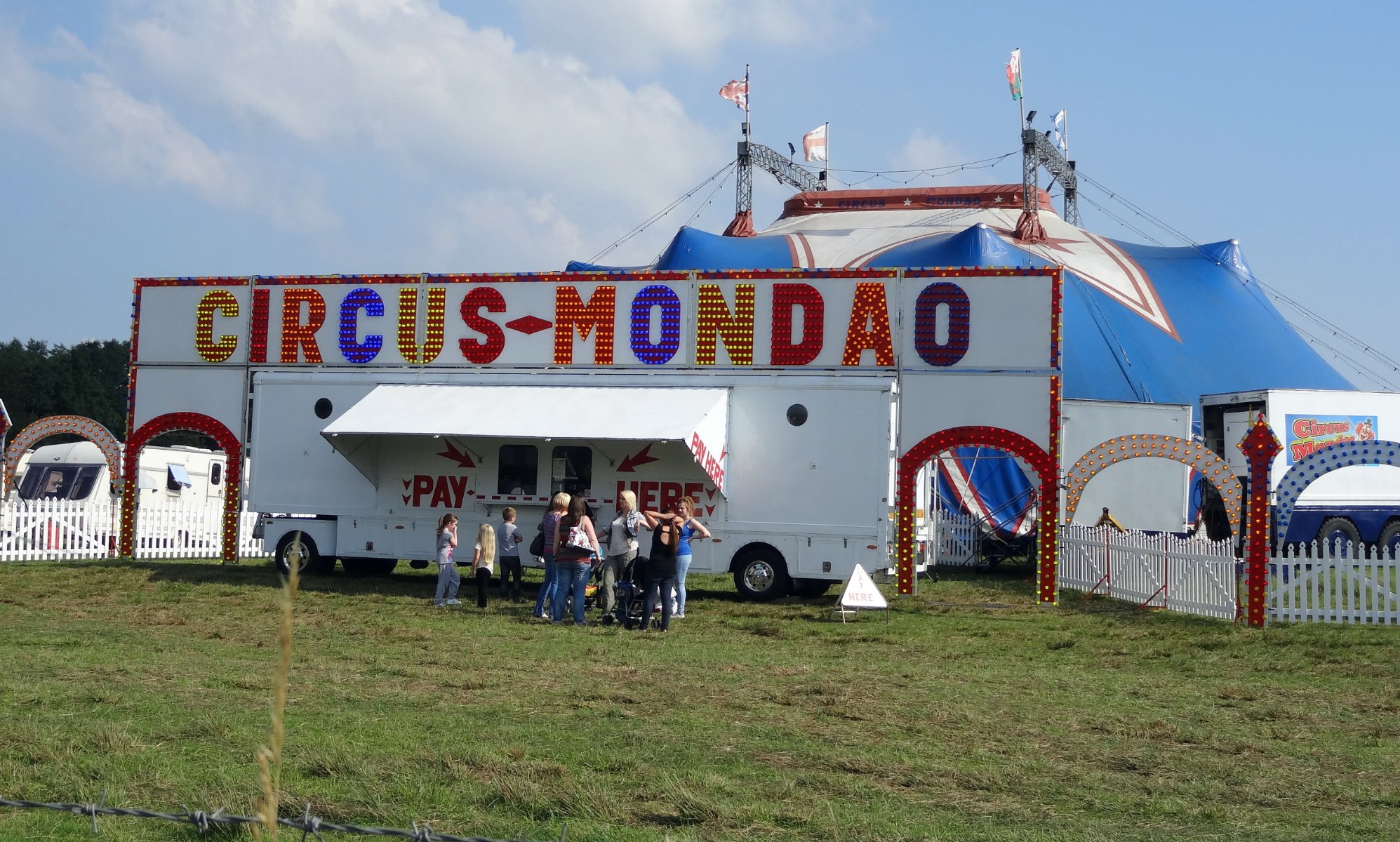 Solve Circus jigsaw puzzle online with 60 pieces