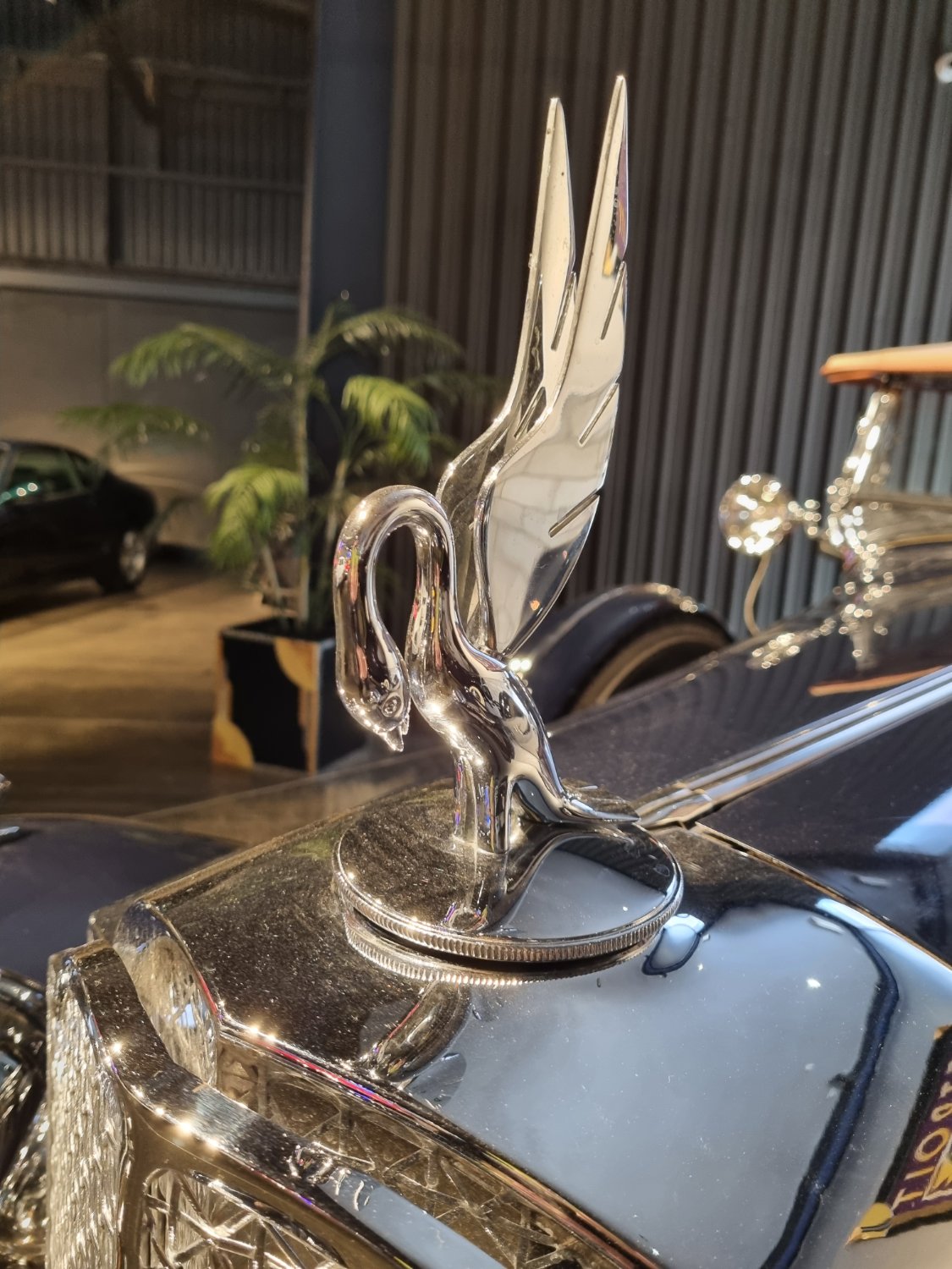 Solve Packard Twin Six Hood Emblem jigsaw puzzle online with 130 pieces