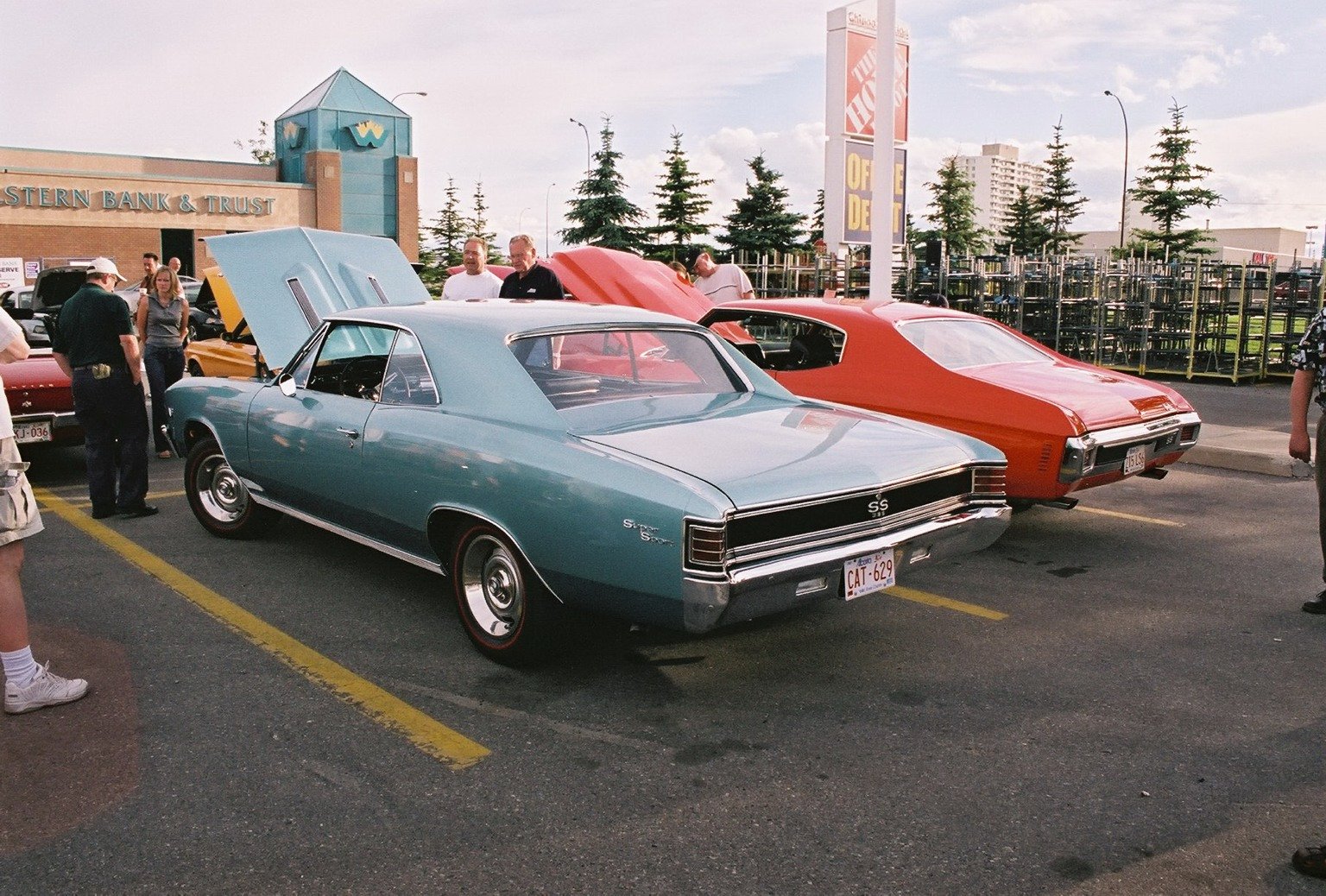 Solve 67 and 70 Chevelle SS396 jigsaw puzzle online with 96 pieces