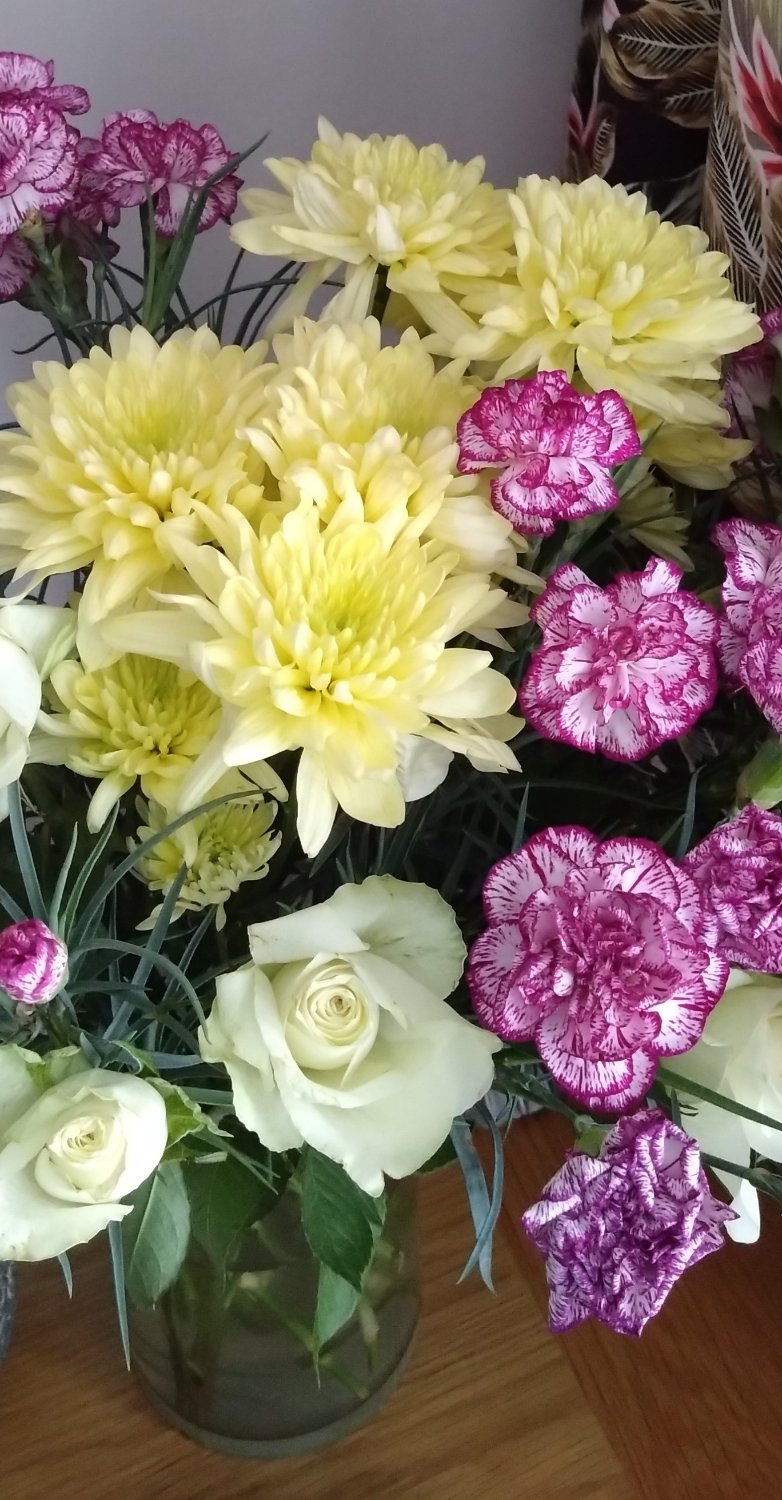 Solve Spring flowers jigsaw puzzle online with 72 pieces