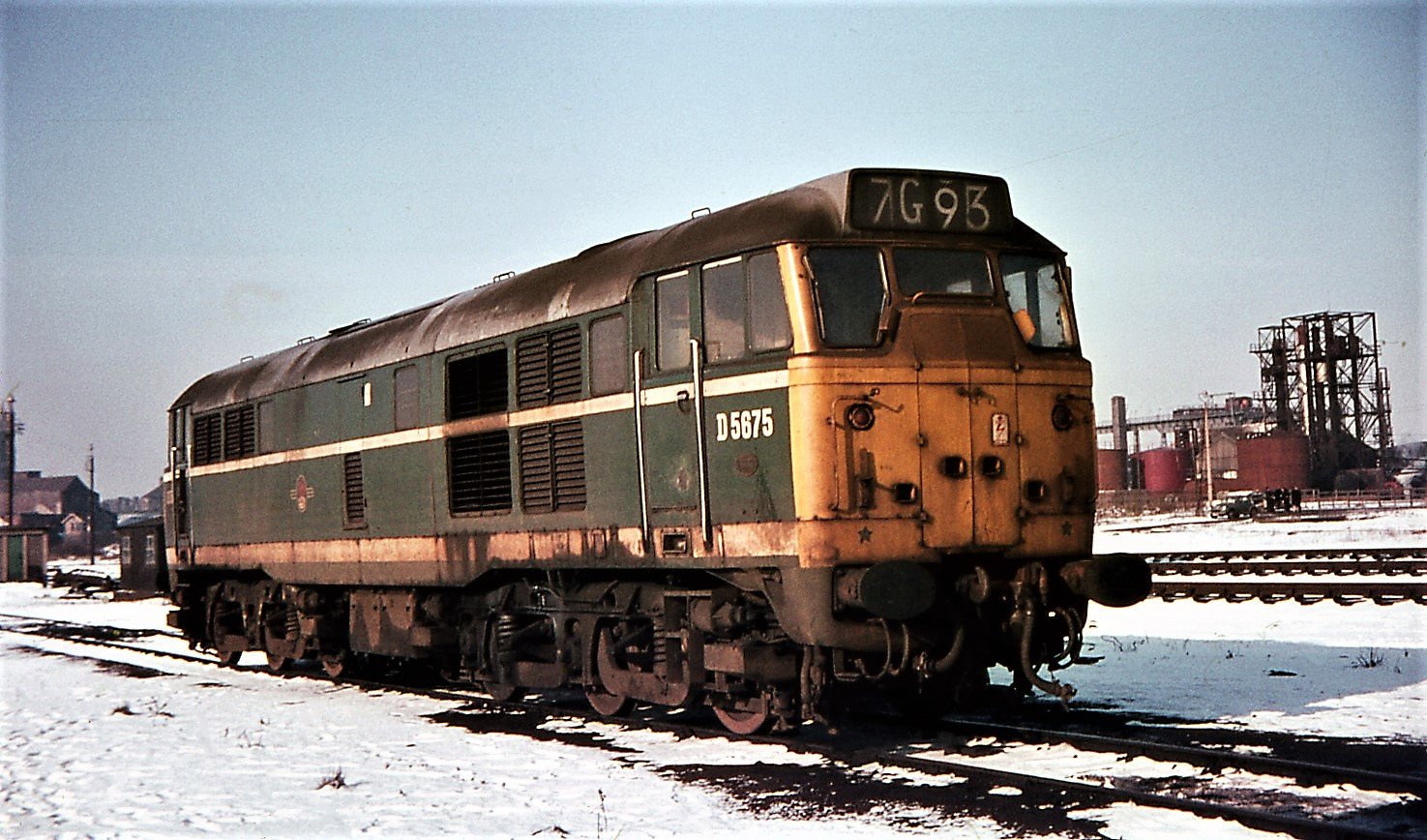 Solve 5675 at Frodingham depot jigsaw puzzle online with 77 pieces