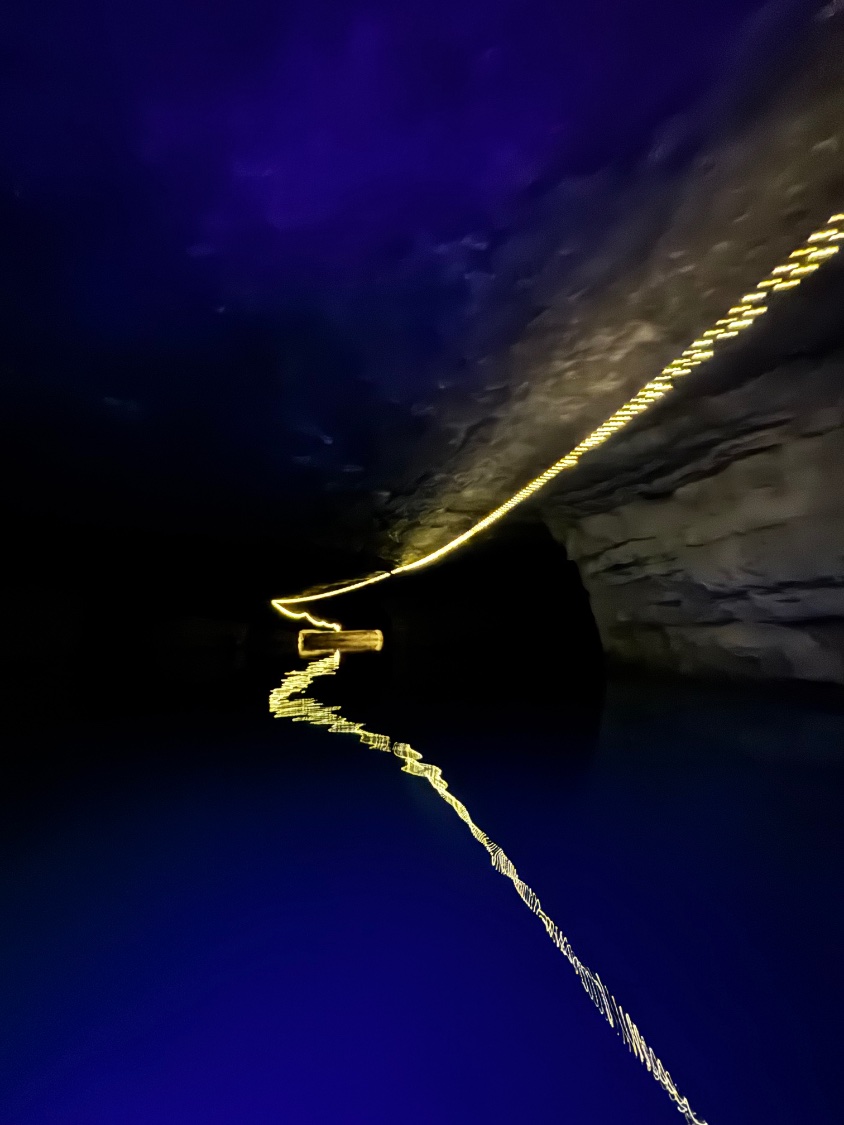 Solve The Gorge Underground jigsaw puzzle online with 12 pieces