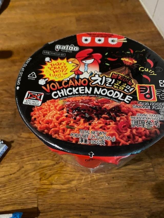 Solve Volvano chicken noodle jigsaw puzzle online with 20 pieces