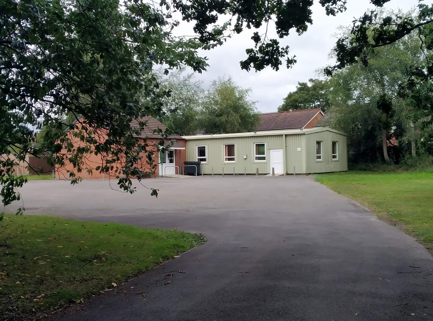 Solve South Hykeham Village Hall jigsaw puzzle online with 48 pieces