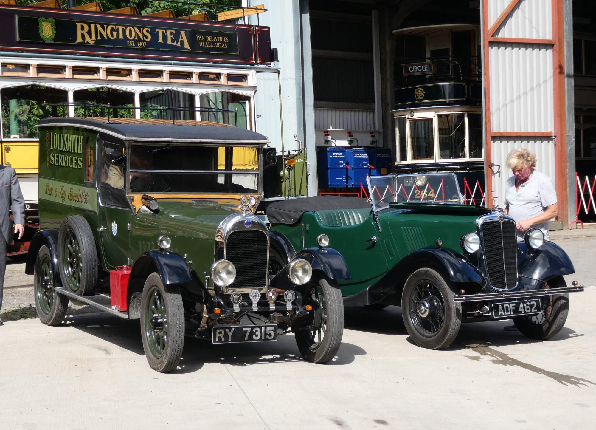 Solve Vintage Morris Vehicles jigsaw puzzle online with 300 pieces