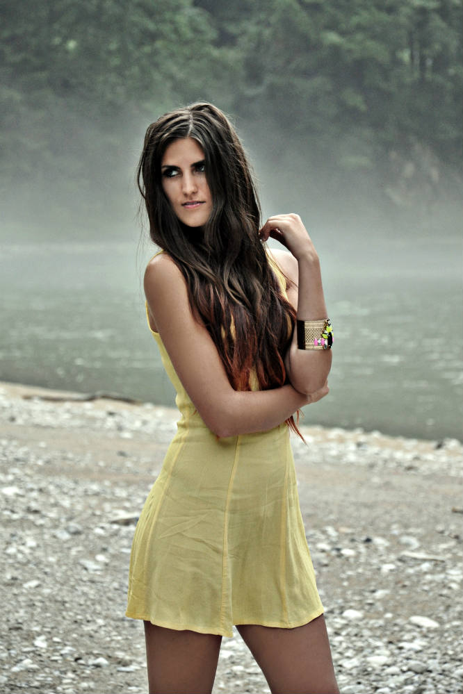 Solve Model Lisa jigsaw puzzle online with 70 pieces