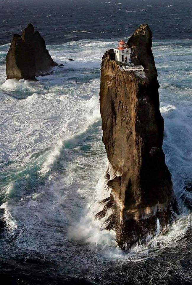 Solve The most isolated lighthouse in the world in Iceland .. jigsaw ...