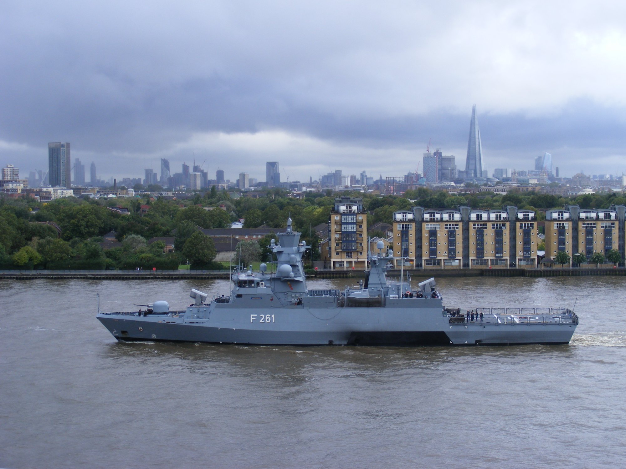 Solve Corvette F261 jigsaw puzzle online with 588 pieces