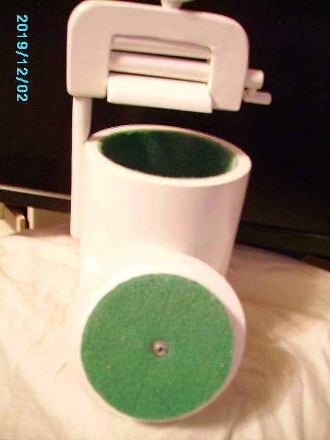 Solve Old Ringer Washing Machine jigsaw puzzle online with 12 pieces