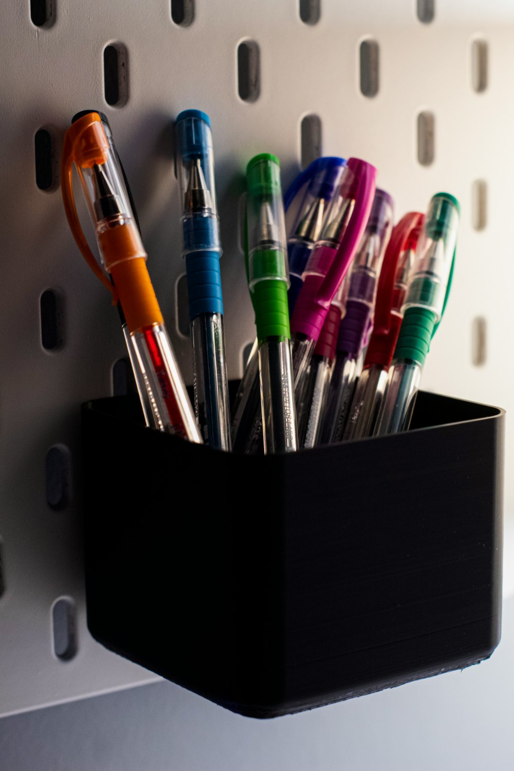 Solve Miscellaneous pens jigsaw puzzle online with 40 pieces