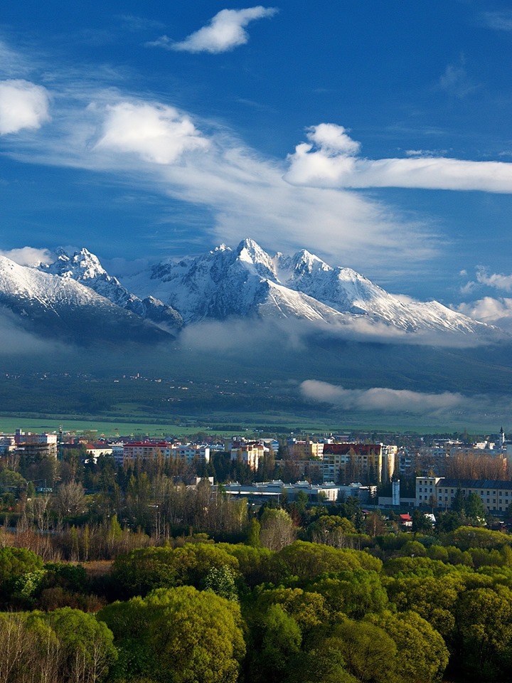 Solve Tatry jigsaw puzzle online with 192 pieces