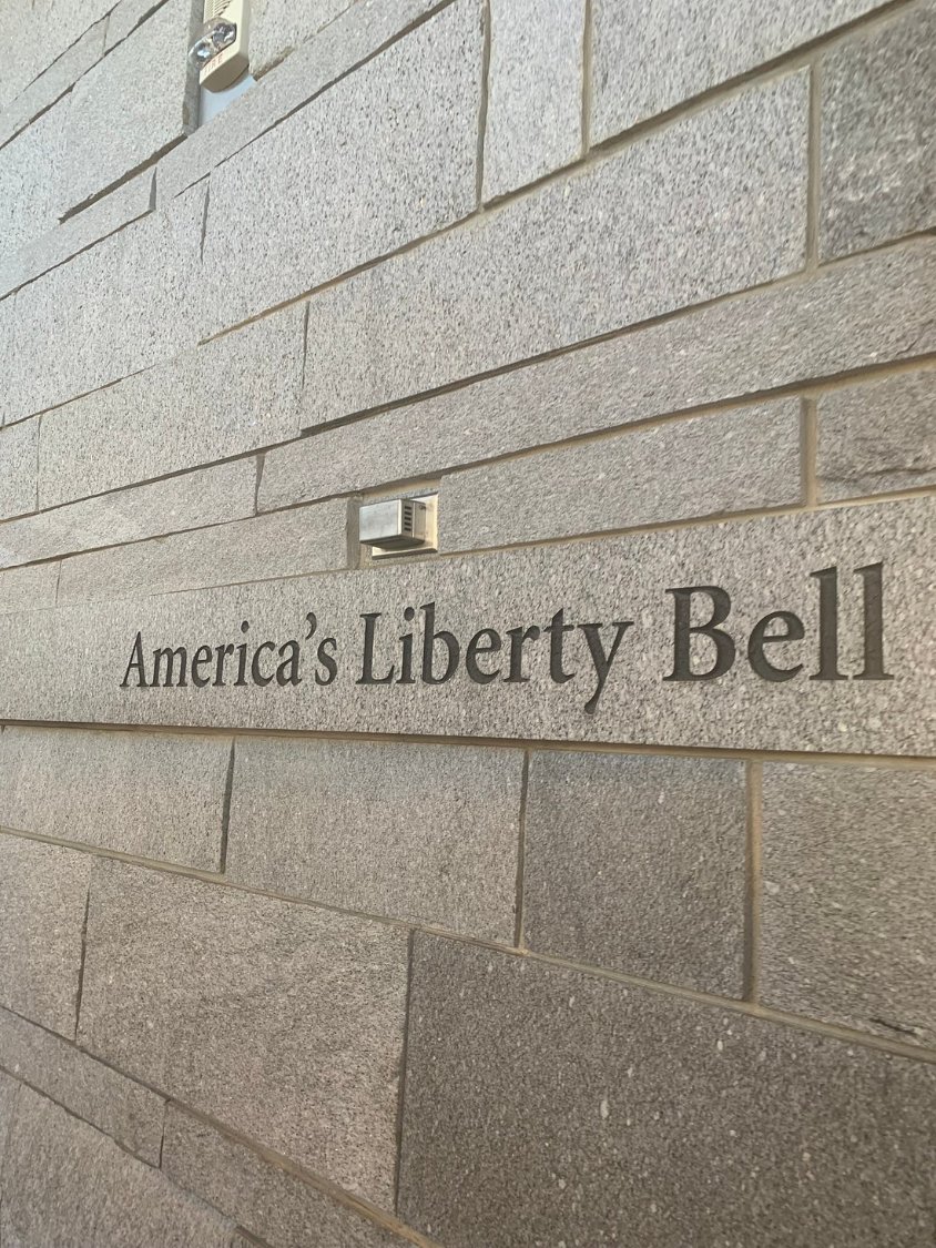 Solve Philly: the Liberty Bell jigsaw puzzle online with 12 pieces