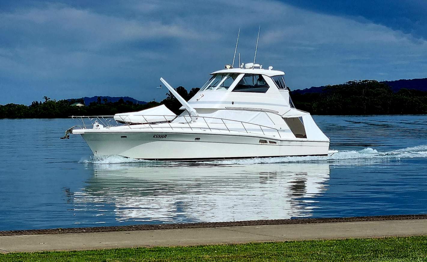 Solve Fishing Boat jigsaw puzzle online with 28 pieces