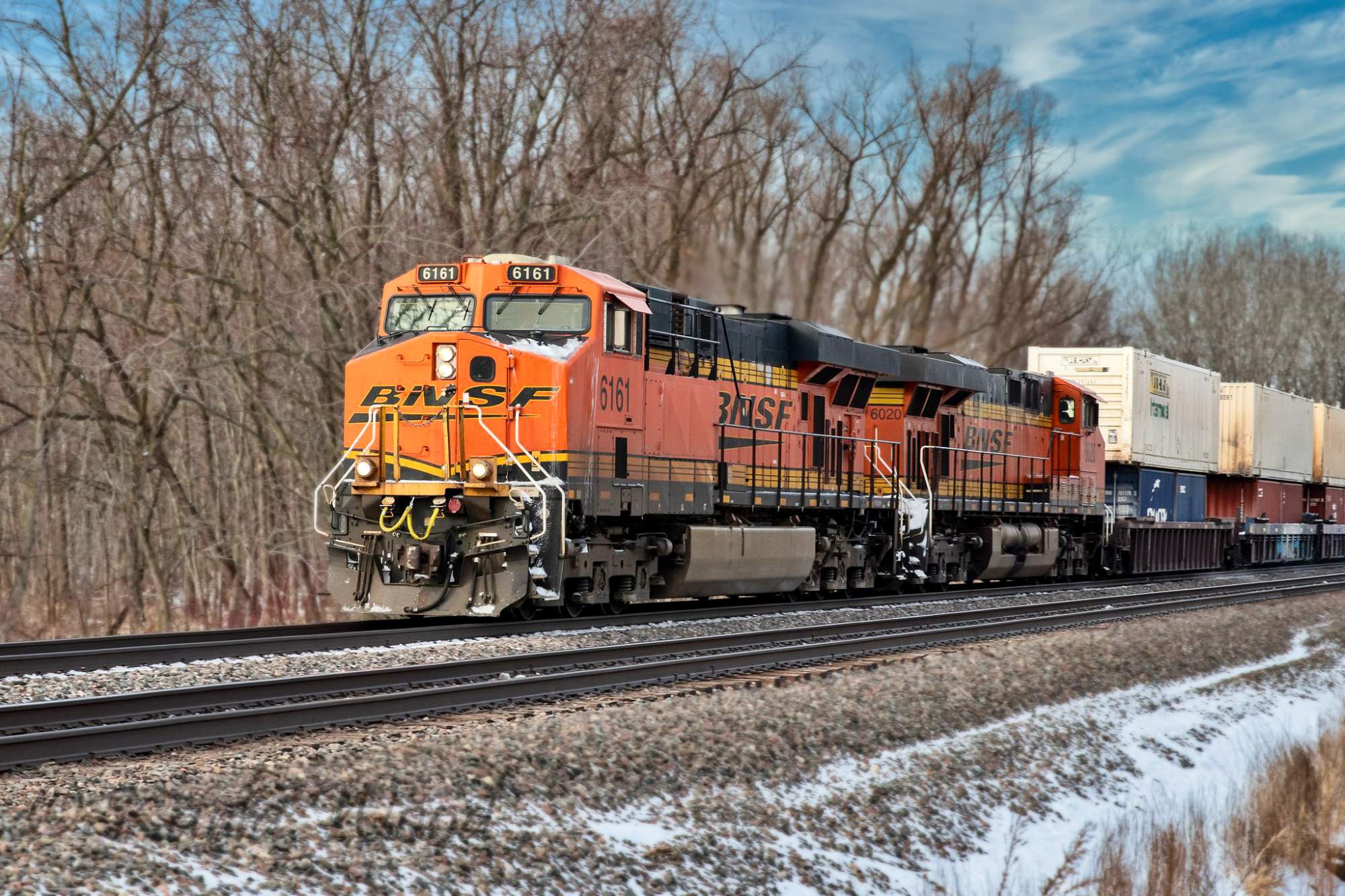 Solve BNSF # 6161 Pulling Through in 600 Pieces jigsaw puzzle online with 600 pieces