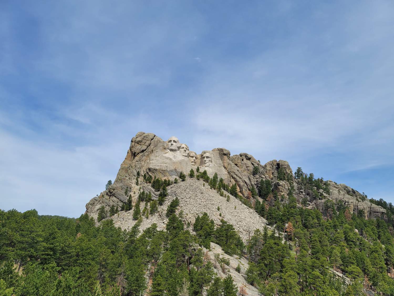 Solve Mount Rushmore jigsaw puzzle online with 99 pieces
