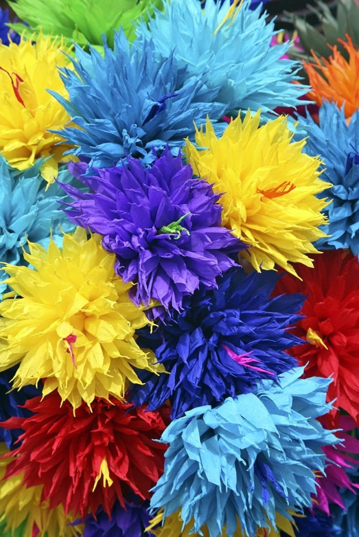 Solve FRILLY FLOWERS jigsaw puzzle online with 77 pieces