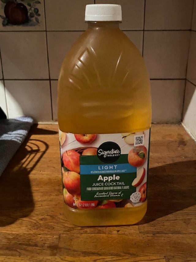 Solve Light apple juice jigsaw puzzle online with 20 pieces