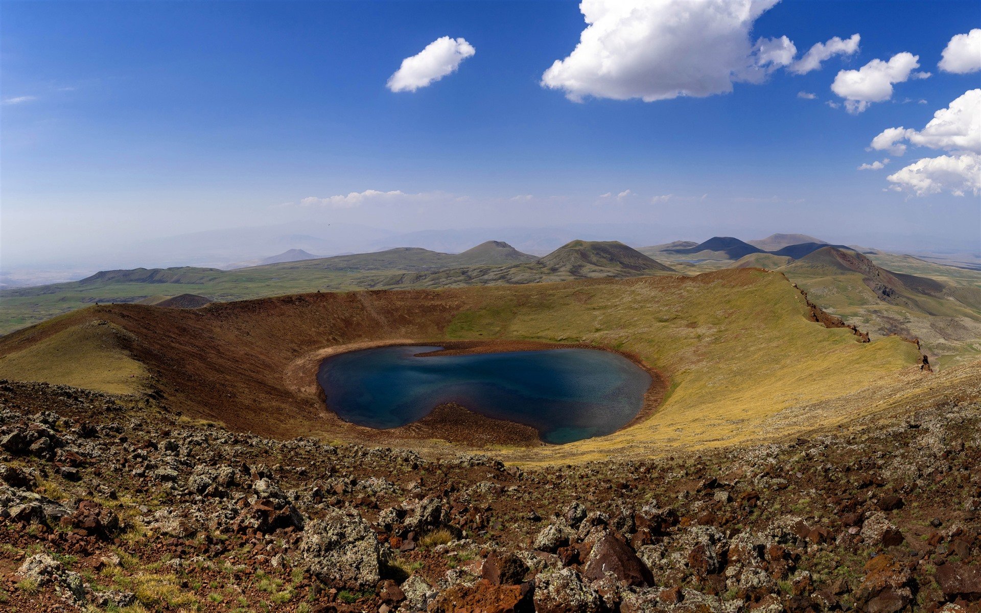 Solve Armenia_Volcano_Azhdahak jigsaw puzzle online with 160 pieces