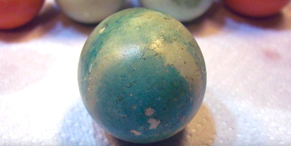 Solve Beautiful Egg jigsaw puzzle online with 18 pieces