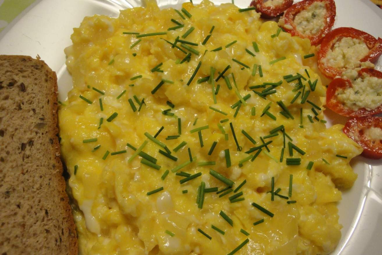 Solve anyone like scrambled eggs? jigsaw puzzle online with 24 pieces