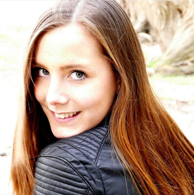 Solve Smile jigsaw puzzle online with 81 pieces